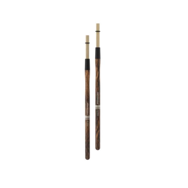 ＜Hybrid Rods＞Promarkの新製品「Hybrid Rods」は、ドラマーにロッドの抑えめな音量と、スティックのフィーリングやレスポンスを提供します。短めのロッド部は、やや粒の立つキャラクターのバンブー材と、ソフトなフィーリング...