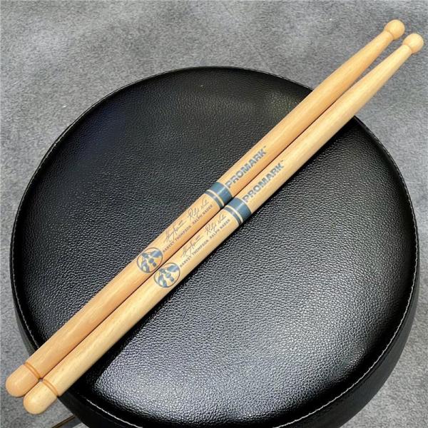 Bring Your Own Style - BYOS Hickory Oval Wood TipBYOS のファン、Drum Corps、ドラムラインのプレーヤーもこのシグネチャードラムスティックを使って自分のスタイルを表現できます。この...