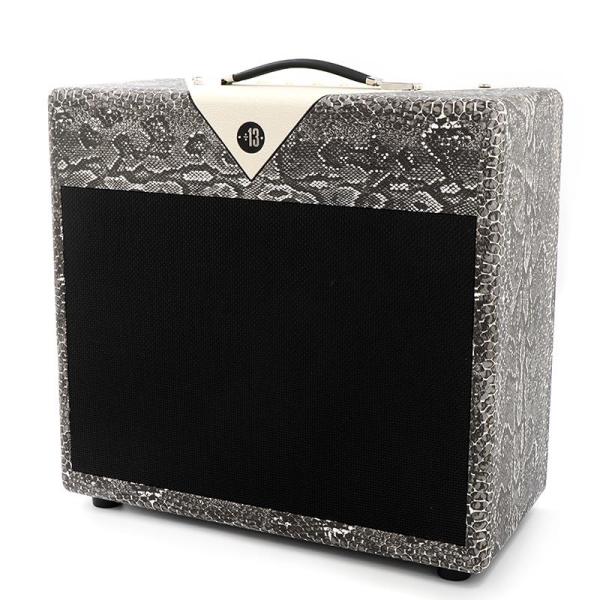 名手のギタリスト達を魅了し続けるDivided by 13の6V6仕様人気コンボCJ11が待望の入荷！シンプルなコントロールに極上のサウンドを生み出す6V6仕様コンボCJ11。真空管であることの喜びを、歴戦のプレイヤーが再認識できる至極の逸...