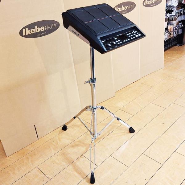 【ライブ現場などで大活躍しているサンプリングパッド、SPD-SXの中古品が入荷！マウントスタンド付属です！】※中古品のためキズや汚れ、打痕等使用感がございます。予めご了承くださいませ。※説明書が付属致しませんが、Roland公式ホームページ...