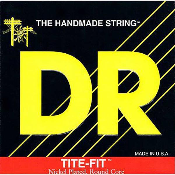 ラウンドコア（丸芯）のニッケル弦、どんなジャンルでも使いやすい！ロック、ブルース、ヘヴィメタル、ジャズ等、ジャンルを問わずオールラウンドな音楽に対応するべくデザインされた、音抜けや弾き心地がよく、豊かなトーンとサスティーンを得られるのが特徴...