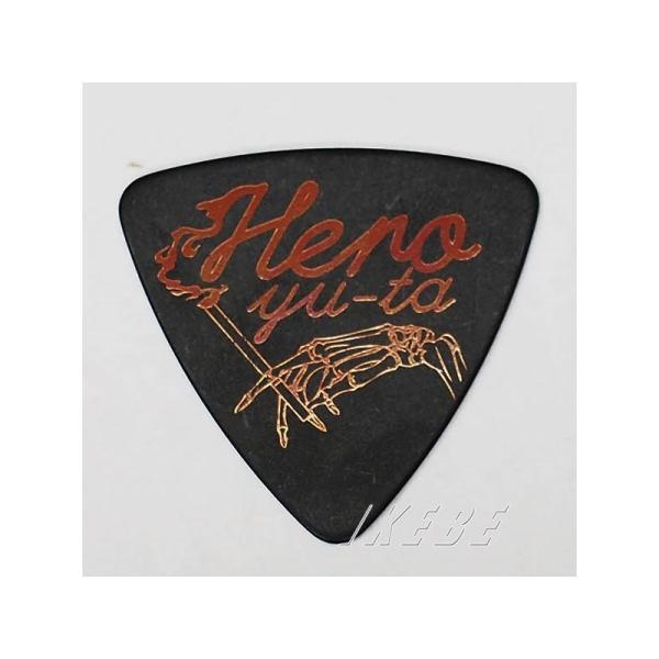 kusakusa88 HERO yu-ta MODEL Pick2013年7月メジャーデビューワンマンツアーより使用。耐磨耗性・強度に優れているポリアセタール・ブラック素材でオリジナル・デルタタイプ形状と厚みによる強くしなやかな反りを実現し...