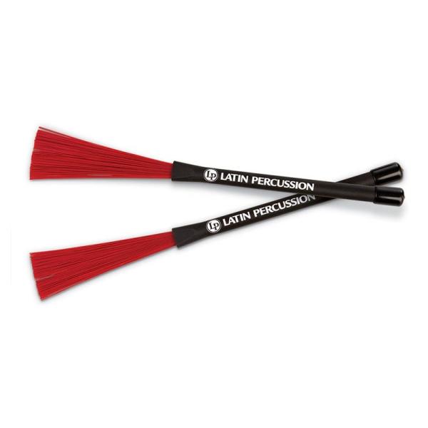 LPカホンブラシカホンのために開発された、多目的に使える、ナイロン製のブラシです。・もちが良くしなやかなナイロン線を平たく並べ、軽快なサウンドを演出。・ナイロン部分は、ハンドルに収納可能・ハンドルエンドのラバーで叩くことにより、より深みのあ...