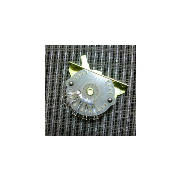 かゆいところに手が届くモントルーパーツ！耐久性に優れ、高級感溢れるオープンタイプのレバースイッチです。US規格(#6-32)のスクリューホール、レバー先端の形状を採用しております。このスペックで脅威の価格を実現致しました。テレキャスターでの...