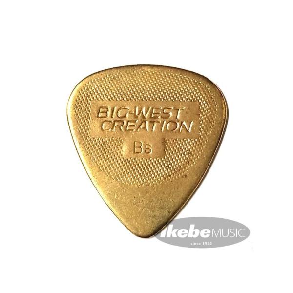 BWC (Big-West Creation) PICKS SOLID TYPEピックは打楽器という考えによって製作されたBWCの良質なメタルピックです。丁寧な研磨作業により断面は丸みを帯び、従来の金属ピックにありがちなノコギリのようなノイ...