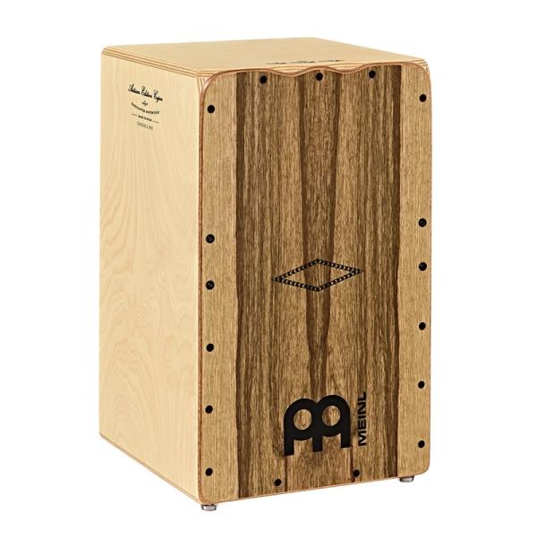 ＜MEINL/ARTISAN EDITION CAJONS＞MEINLアーティザン・エディションカホンは、フラメンコの本場スペインで、カホン奏者の厳しい目や耳にも耐えうる、スペインの熟練した職人が一台一台こだわって作り上げる、芸術的な仕上が...