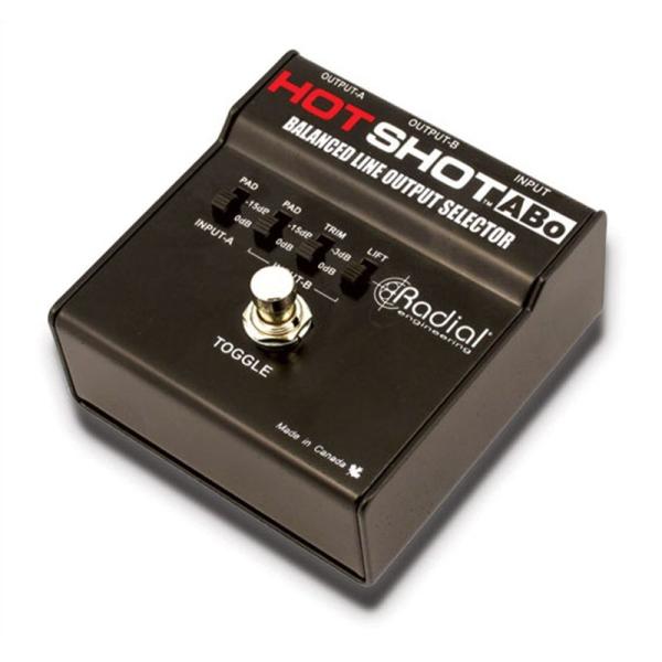 HotShot ABoはラッチ式のアウトプット・セレクターです。ノーマル・チャンネルとエフェクト・チャンネルを用意して、フットスイッチでエフェクトのオン／オフをしたり、客席側とモニター回線の出力切り替えたり、更にはマイクミュートスイッチとし...