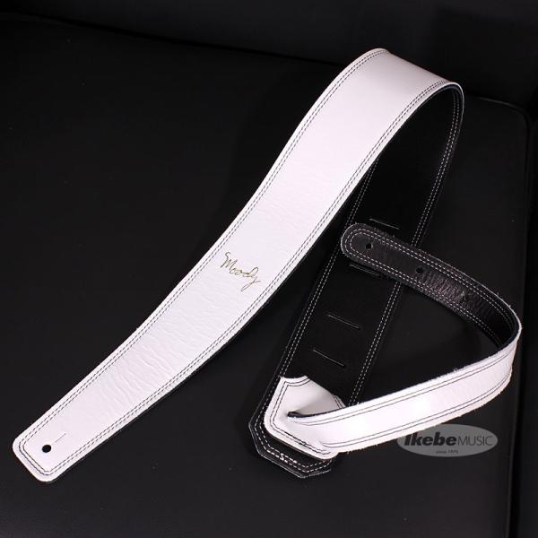 大人気のムーディーストラップ!!今、プロアマを問わず大人気のムーディー・ストラップ！！White/Blackはベーシックなカラーセレクトながら、どの様なギター・ベースにもマッチする、取り回しの良いストラップです！さらに新品時のキラッとした色...
