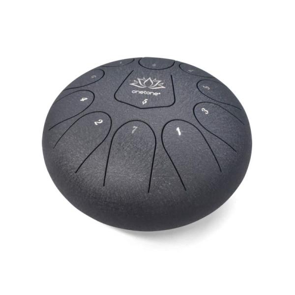 ＜ONETONE/TONGUE DRUM＞タングドラムは、スリットドラムとも呼ばれ、体鳴楽器に属する比較的新しい楽器です。キーの形状が舌（タン）に似ていることから、タングドラムと呼ばれています。体鳴楽器とは楽器自体の振動によって音を出す楽器...