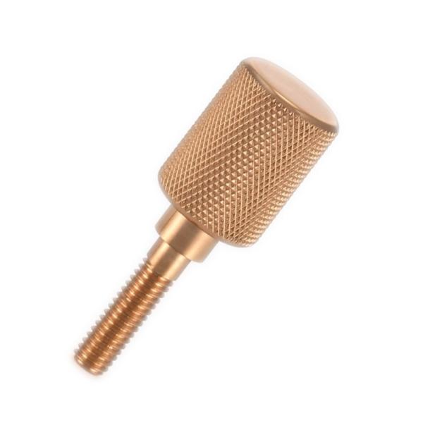 フォスファーブロンズ製リードパイプスクリュー新設計のネジは俵型形状となり、操作がしやすくなっただけでなく、重量を持たせることにより どの音域も安定感があり快適な吹奏感をもたらします。また、材質をフォスファーブロンズ製にすることで存在感のある...