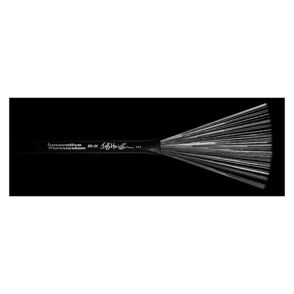 ＜Innovative Percussion＞1993年に創設した音楽の町ナッシュビルに本拠を置くイノベイティブ・パーカッションはドラムスティックのみならず、マーチング・スティックなど幅広いジャンルのプレーヤーに認知され急成長を遂げているブ...