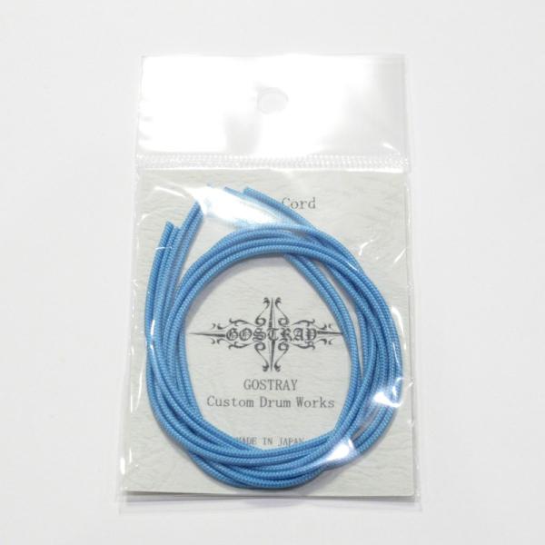 紫外線で劣化しにくいポリエステルを使用し、心材を撚り糸にする事によってテンションを掛けた時の断面がつぶれるのを防ぎ、よりヘッドとスナッピーの密着性が高まっています。また、製造段階で高温によるストレッチ加工を施し初期伸びを抑え扱いやすさと切れ...