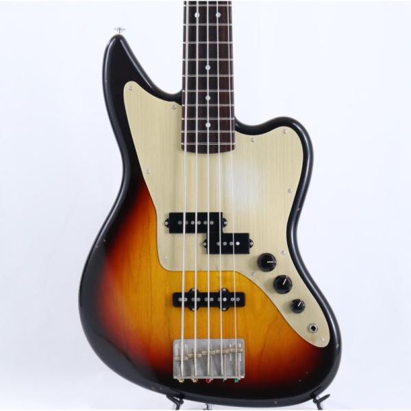 全世界のお盟主様待望のMISAモデルが遂にリリース！2023年からご本人が使用されているこちらのモデル。エイジド加工、ジャズマスタータイプのボディシェイプ、ゴールドアノダイズドピックガード、5弦PJモデルとご本人の拘りが詰まったシグネチャー...