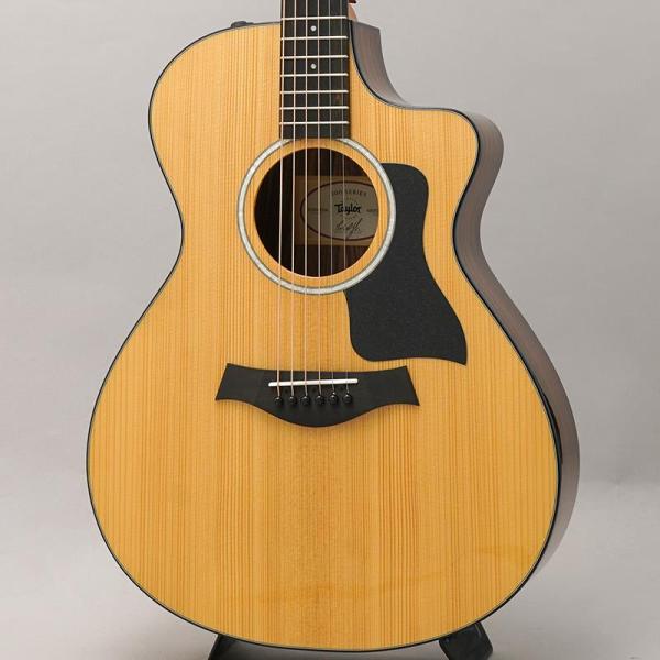 Taylorアコースティック・シリーズ中でもコストパフォーマンスに非常に優れた200シリーズに小ぶりなGC(グランドコンサート)シェイプが登場！気候による木材の変化を軽減させ 優れた音響効果をもたらす「トリファイド加工」が施されたスプルース...