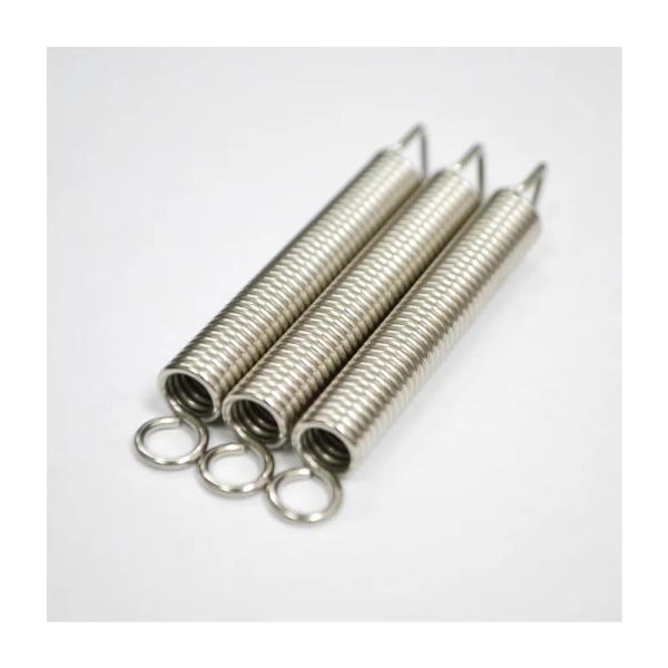 クライオジェニック(CRYO)処理を施したリプレイスメント用のトレモロスプリングです。クライオジェニック(CRYO)処理とは耐久性の求められる工業製品から宇宙開発に至るまで金属の耐久性を向上させる処理で、楽器業界でも以前から電装系パーツに採...