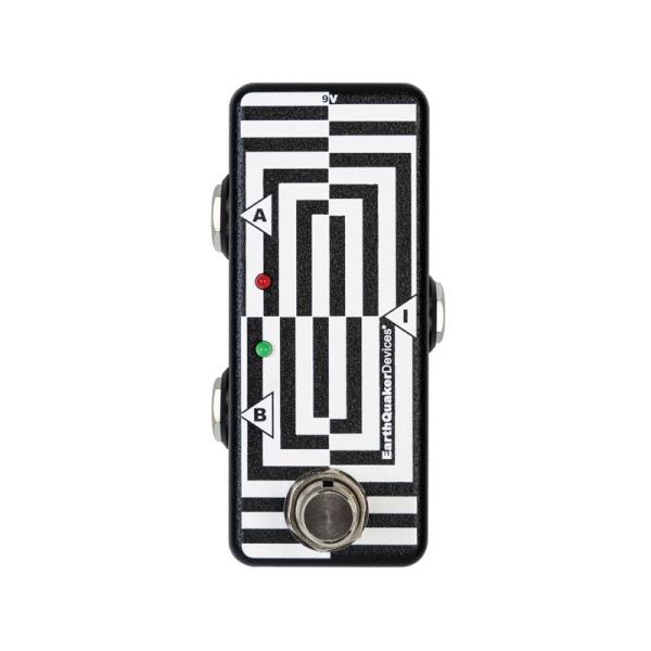 アースクエイカーデバイセスのA/BBoxはシンプルなパッシブ回路でできています。入力段と出力段の間には不必要な回路を使用してないので、信号経路の方向を逆に使う事も可能です。２チャンネルアンプの入力チャンネルの選択に使用してもよし。チューナー...