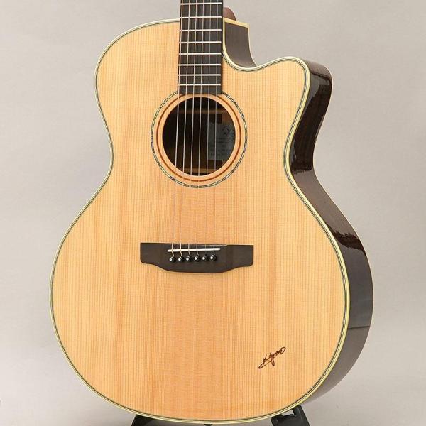 「メイド・イン・ジャパンを、岐阜県可児市の工房から」をかかげ、そのクラフトマンスピリッツを30人ほどの少数精鋭の手工生産のスタイルを1970年代から守ってきた日本のブランドK.YAIRI。カスタムモデルから価格を抑えたモデルまで幅広くライン...