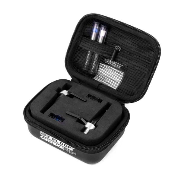 ★プロフェッショナル・カートリッジケース★Reloop Cartridge King XSは、DJ用のカートリッジとアクセサリーを安全かつコンパクトに収納できる便利なケースです。このケースは、モバイルDJやクラブDJが大切な装備を保護し、整...