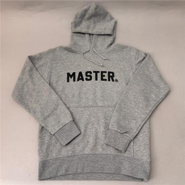 シンプルなタイポデザインと刺繍エンブレムを施したオリジナルフーディー。飽きのこないシンプルなデザインの秋冬コーデに定番のスウェットプルオーバーパーカーです。フードは二重生地で構成し厚みを持たせています。裏地はパイル生地で重ね着などしやすく、...