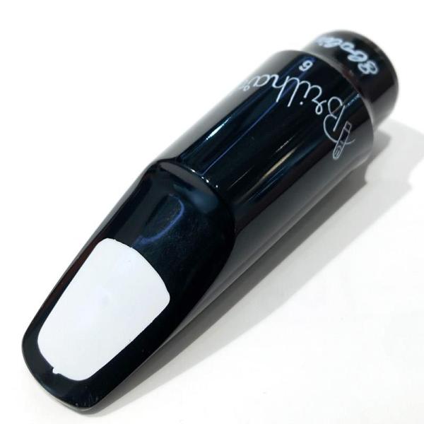 // Brilhart Alto Sax Mouthpiece Ebolin //1939 年にアーノルド・ロス・ブリルハート氏がアメリカにて設立、ジャズシーンで多くの歴史的ミュージシャンが 愛用したことで知られる伝説のマウスピースメーカー...