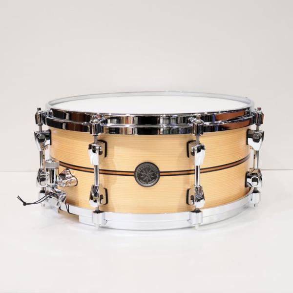 ※店頭にて試打を解禁しております為、細かな傷や打痕などがございます。予めご了承ください。＜PSP146E＞アコースティックギターのトップ材としても用いられるスプルースをシェル材に使用したスネアドラムです。スプルースの持つウォームなサウンドと...