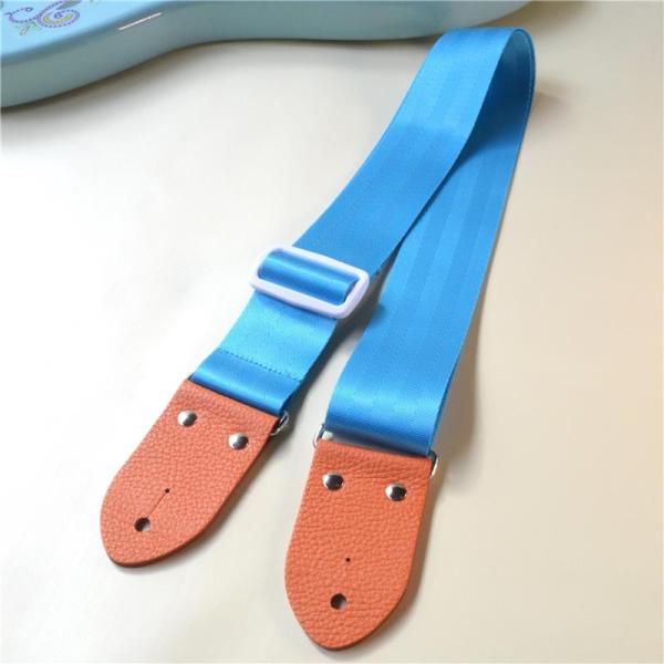 ■デザインザ・カラフル！なtsundrum_chanらしい「カラフルシートベルトギターストラップ」第二弾が登場！滑らかで肌辺りもよい色とりどりのシートベルト素材と、それに負けない目の覚めるような鮮やかなストラップエンドを合わせ、ポップなプラ...