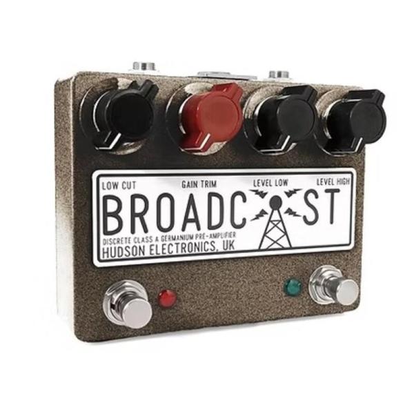 Broadcastは、1960年代のクラシックなレコーディングコンソールからインスピレーションを得た、トランス結合型のディスクリートクラスAゲルマニウム回路を搭載しています。この回路が信号をサチュレーションさせ、色づける独自の手法により、鋭...