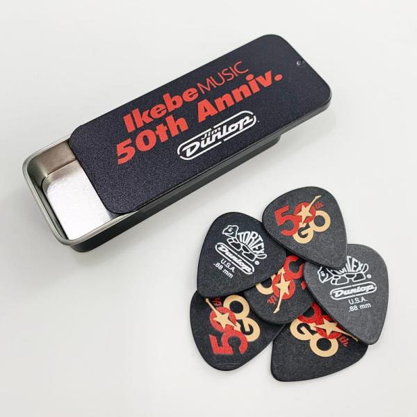 【IKEBE 50周年記念　Jim Dunlop×IKEBE　ピック缶】池部楽器店50周年を記念してオーダーした完全数量限定ピック缶です!!※缶にはピックが6枚入っています。定番の[Tortex Pitch Black (0.88mm)]を...