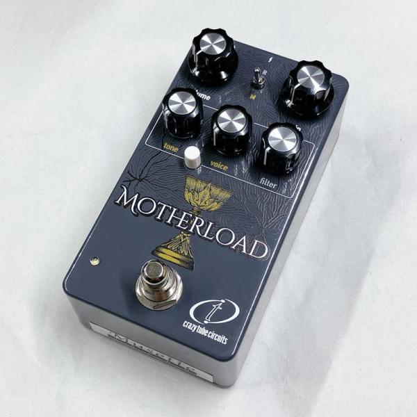 Motherloadは、名機「Proco RAT」と「EH BIG MUFF」のレガシーなサウンドをトグルスイッチで切り替え可能な、2つの異なる完全アナログ回路から構成されるファズ・ディストーションペダルです。・Rモード微細なタッチニュアン...