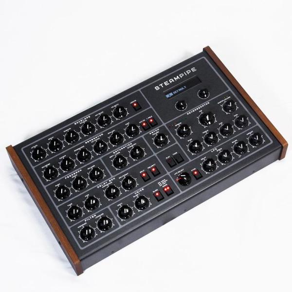 ☆1台限定・展示入替特価品！物理モデリングシンセサイザーの音源モジュール。弦楽器や管楽器などの音が鳴る仕組みをモデリングしたユニークな音源に加えて最強のエフェクトも触れば触るほど虜になること間違いなし。どこまでも深いリバーブを作ることができ...