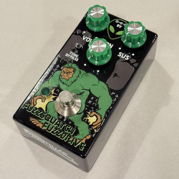 Electro Harmonix Big Muff Pi（オペアンプ期）を再現したファズペダルです。BIG MUFF Pi の中でも、従来のトランジスタを採用した回路ではなく、70 年代後半のオペアンプを使用した回路を再現。Billy Co...