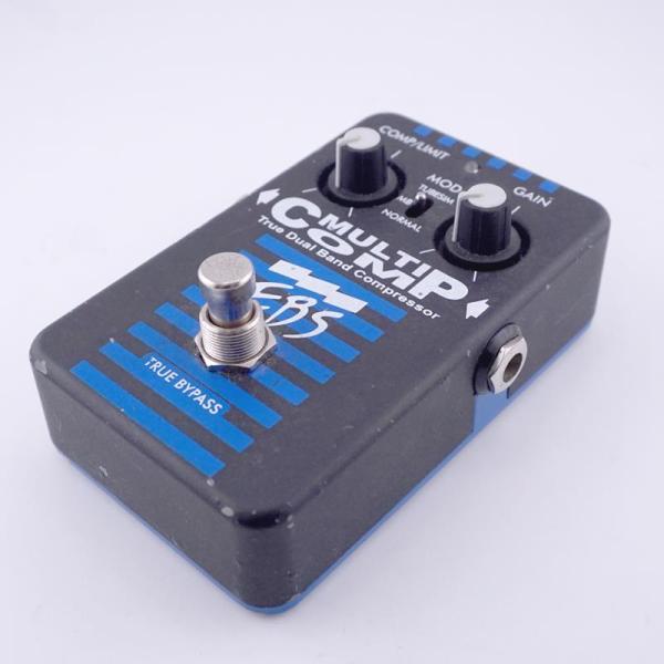 MULTI COMPはベーシストなら誰しも1度は手にするであろうモデルとして、発売から今日まで絶大な支持を集める大定番モデル。コンプレッサーのかかり具合と出力ゲインを調整する2つのコントロールノブ、ノーマル/マルチバンド/チューブシミュレー...
