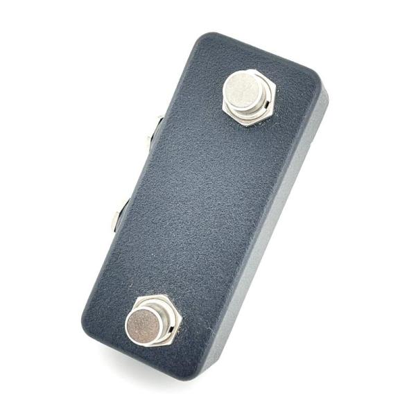 ■HX Stompをもっと便利にTT-2は、追加フットスイッチをサポートするさまざまなアンプ、エフェクト、MIDIコントローラー、ストンプボックスで使用可能なデュアル・フットスイッチです。堅牢な金属製シャーシに、しっかりとクリック感のある2...