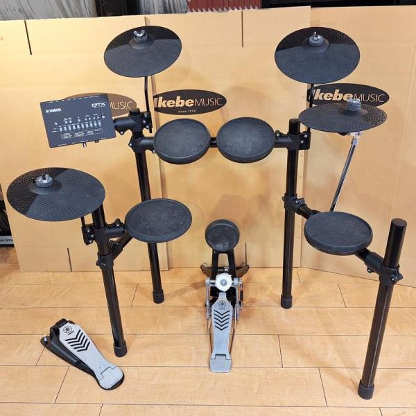 【初心者に方にもオススメ！YAMAHAの入門モデル電子ドラムの中古品が入荷！3シンバル・リムショット対応スネア・キックペダル付属！】【これからドラムをはじめる方に！】ヤマハDTXシリーズは、1996年に「サイレントセッションドラム」として静...