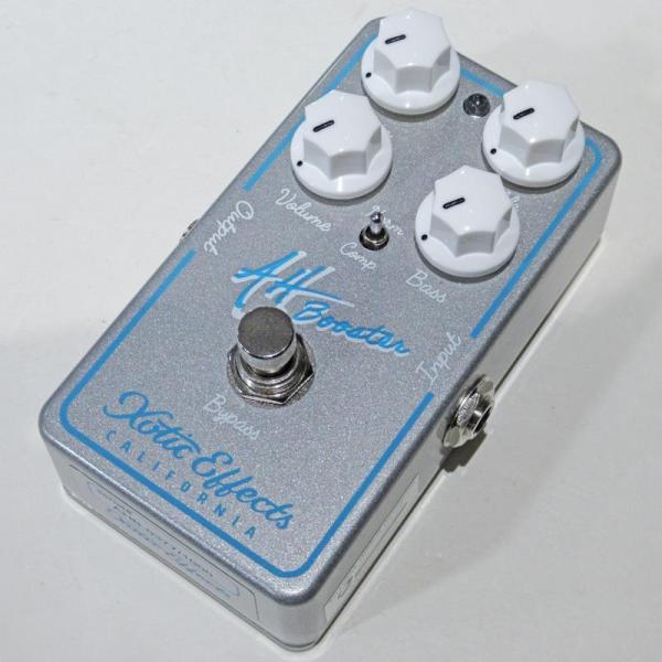 Allen Hinds氏のこだわりを詰め込んだオーバードライブが中古入荷!!AH-boosterはAllen Hinds氏が長年愛用してきたXotic AC COMPをよりスムースに最上のヴァージョンに仕上げたものです。3つの異なるコンプレ...