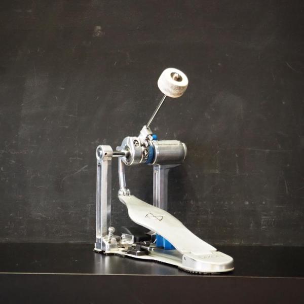 【「PRECISION = 精密」の名を冠したDIXONドラムペダルのフラッグシップ・モデルの中古品が入荷！】〜PP-PCP1D〜従来の外部スプリングを廃し、シャフト部にスプリングを内蔵した円筒形のパーツ「プレシジョン・コイル」を装備。20...