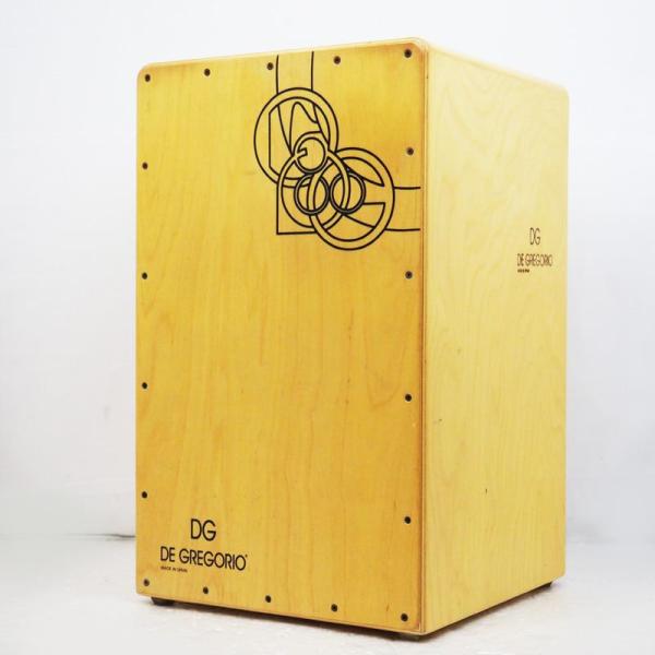 【デ・グレゴリオのエントリーモデルカホン KIYO Cajonの中古品が入荷！】・DE GREGORIO De Gregorio のカホンは現在、世界中で多くのアーティストに選ばれています。 アーティストに選ばれるためには音はもちろん、利便...