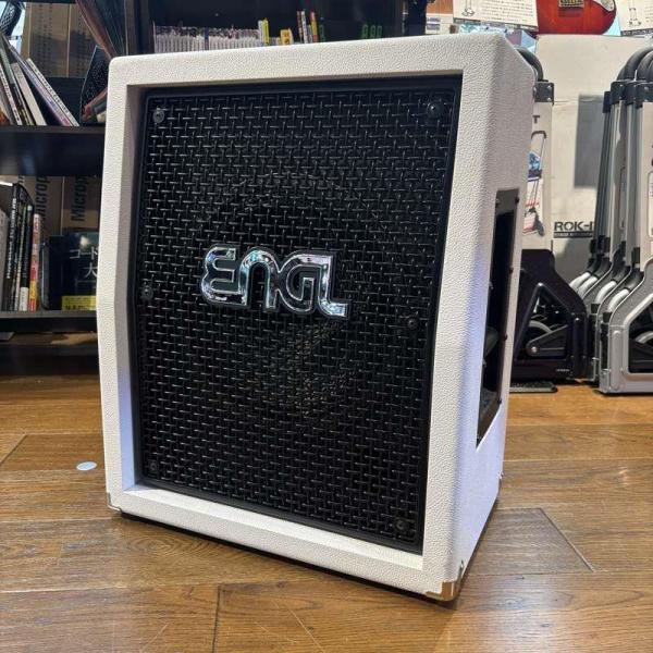 Celestion Vintage 30 12インチスピーカーを搭載したホワイトカラーの専用キャビネット。-E112VSB Pro Cabinet 50th Annv.-■Features : Slanted Front/Closed Ba...