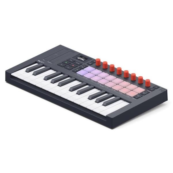 場所を選ばず、制作できる。FL Studio専用、ミニサイズの25鍵コントローラー！最小サイズでFL Studioをスムーズにコントロール。ポリフォニック・アフタータッチ対応パッドに加え、FL Studio専用設計で連動するノブ／フェーダー...