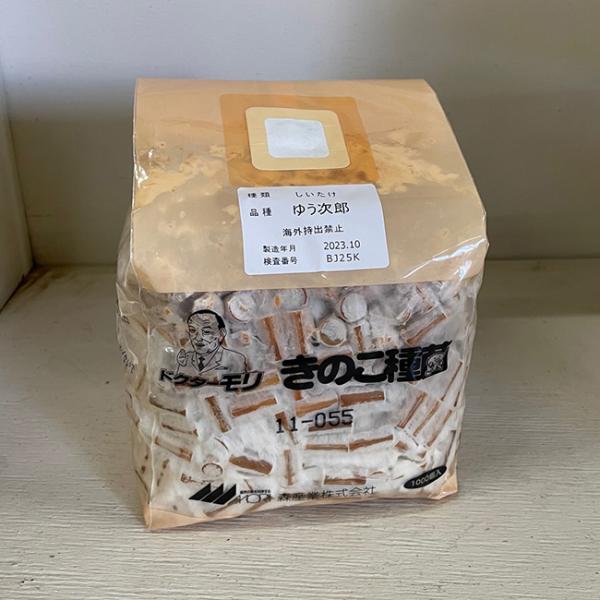 原木栽培用のシイタケの種菌です。収量が多く、安定して発生するので、経営の安定感が違います。巻き込みの強い「どんこ」「こうこ」が採れ、大葉、肉厚で傘は明るい。冬期のハウス栽培では良質の「天白」「茶花どんこ」「こうこ」が採れ、暖冬でもよく発生し...