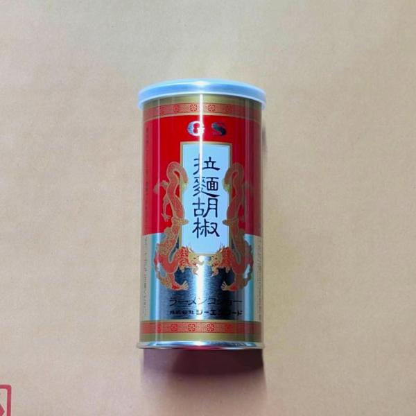 厳選した胡椒にガーリックとオニオンをブレンドし、ラーメン専門店用の香味豊かなシーズニングスパイスに仕上げました。原材料:胡麻、ガーリック、オニオン内容量:90g1本：　60ｘ60ｘ11012本：　120ｘ350ｘ120JAN:4973630...
