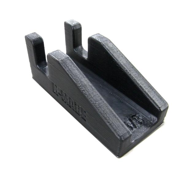 アイクスオリジナル、N-MADE（エヌ・メイド）シリーズのラチェットホルダーです。写真のように、ラチェットを工具箱の引き出しにカッコ良くレイアウトできます。こちらは差込角９．５のラチェットハンドル用です。価格は１個のお値段です。底部には強力...