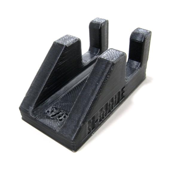 アイクスオリジナル、N-MADE（エヌ・メイド）シリーズのラチェットホルダーです。写真のように、ラチェットを工具箱の引き出しにカッコ良くレイアウトできます。価格は１個のお値段です。こちらは差込角９．５のコンパクトヘッド・ラチェットハンドル用...