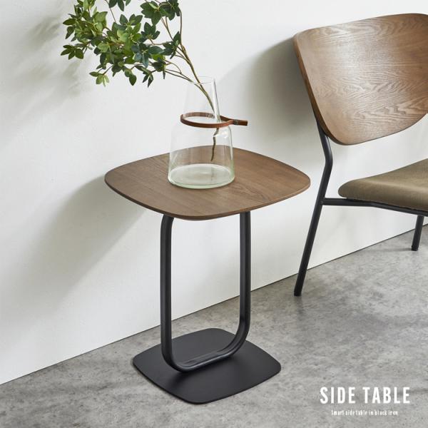 商品仕様／規格商品名サイドテーブルサイズ(cm寸法)幅：40×奥行：40×高さ：45材質天板：アッシュ突板（ラッカー塗装）脚：アイアン（紛体塗装）特徴ブラックアイアンのスマートなサイドテーブルです。 備考※原産国:中国