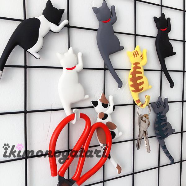 ネコの形をしたしっぽがフックになる可愛い猫のマグネットフックです。鉄板入りのしっぽは曲げ伸ばしＯＫ！小物などを引っかけるフックに変身します。裏面に磁石が付いているので、冷蔵庫や鉄製のドア、ホワイトボードなどに取り付け可能です。カギや輪ゴム・...