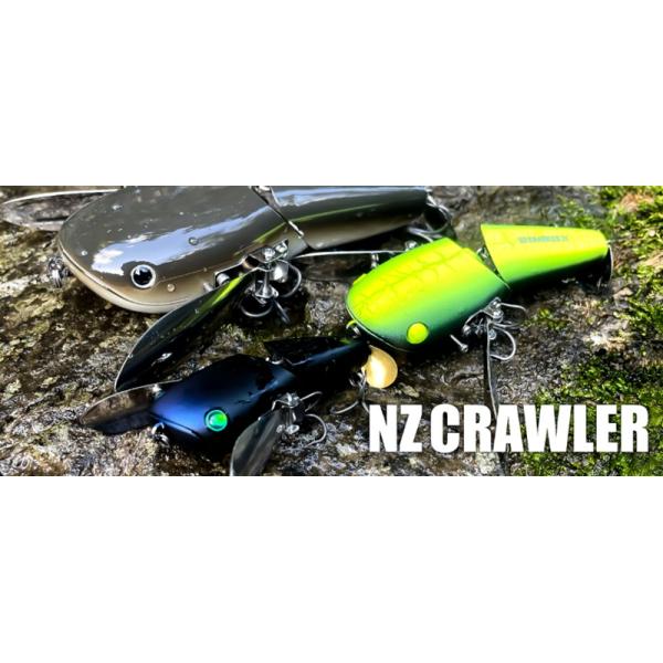 TINY NZ CRAWLERLength：75mm bodyWeight：1/2oz大型ステンレス製ウィングから生まれるトルクのある力強いクローラーアクションは、フラットワイドボディを優にロールさせパワフルな水押し波動と水面を撹拌。クロー...