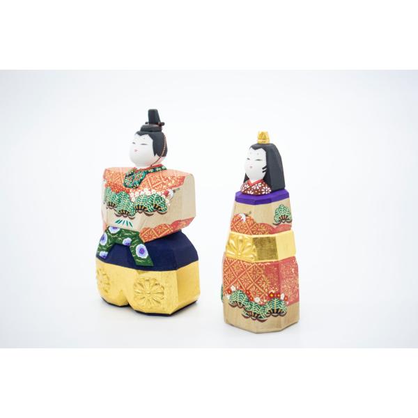 ※誠に恐縮ながら、この度、材料費の高騰に伴い、商品の価格を改定させていただくこととなりました。 価格改定後も、よりよい商品を提供できるよう精進してまいります。何卒よろしくお願い申し上げます。一刀彫による人形作りは、独特の鋭いノミ跡が見せる稜...