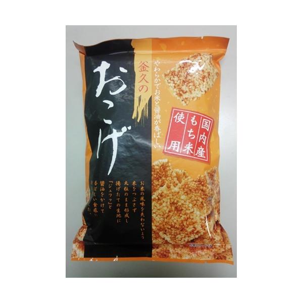 お米の風味を失わないよう米をつぶさず丸粒のまま形成し、揚げたての生地に『ジュワッ』と醤油をかけて香ばしい食感に仕上げました。国内産もち米を使用しております。<br />