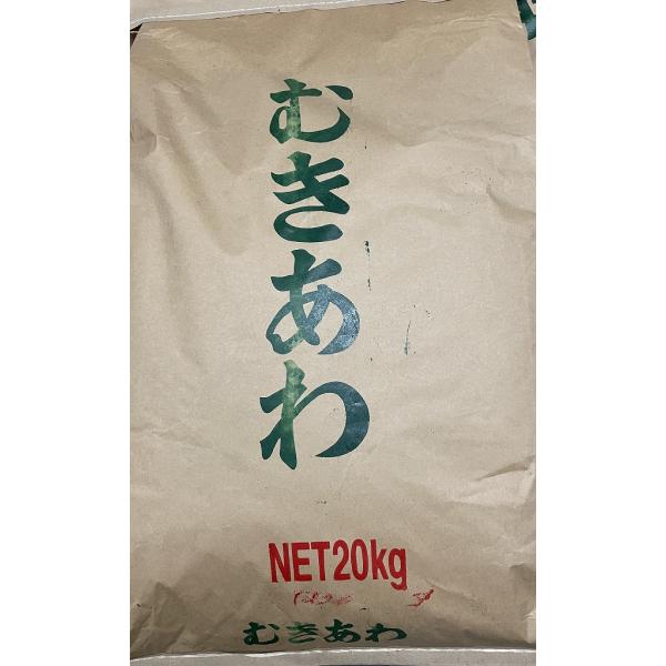 長い歴史を誇る飼料事業の経験を活かし、中国・オーストラリア・インド・カナダ・アメリカなど世界各国から多くの飼料原料を輸入しております。品質管理には特に注意を払っており、可愛い小鳥・小動物のために厳選した原料を使用し安心・安全な製品をお届して...