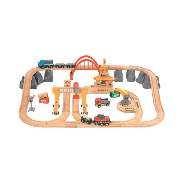 大小3つのクレーンが入った貨物のセット対象年齢：3歳〜●内容／54ピース●レイアウトサイズ／81×56cm●重量／約2.4kg●材質／木、ABS、PP●電源／単3乾電池×1（別売）